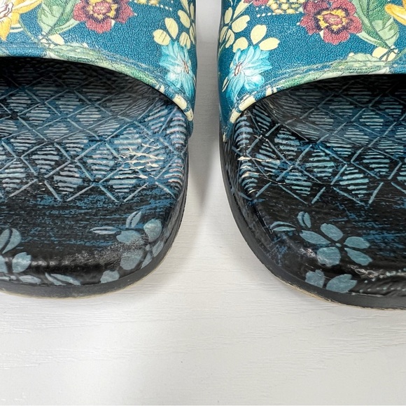 Johnny Was | Shoes | Johnny Was Ciaga Pool Slides 6 Blue Floral | Poshmark
